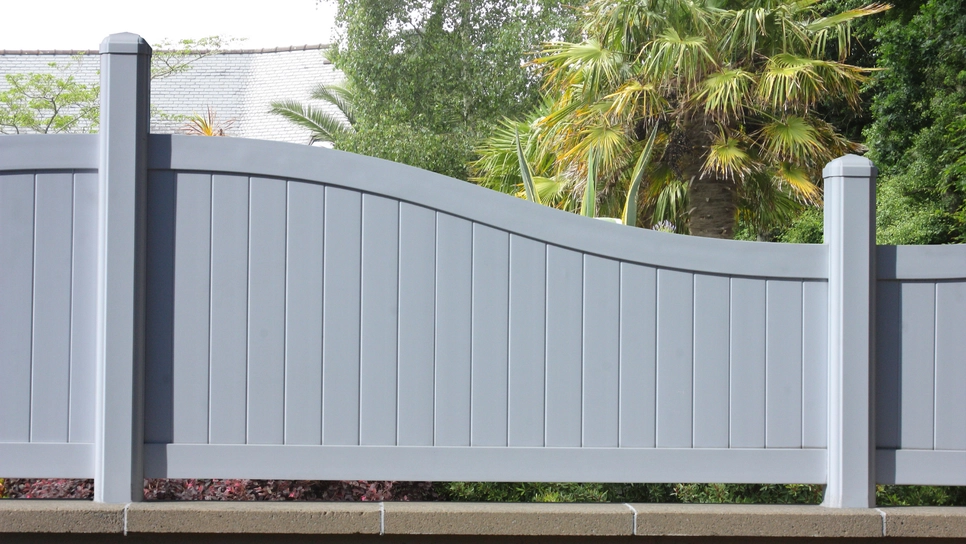 Izbira ograje: cena ograje in material - Primerjam.si